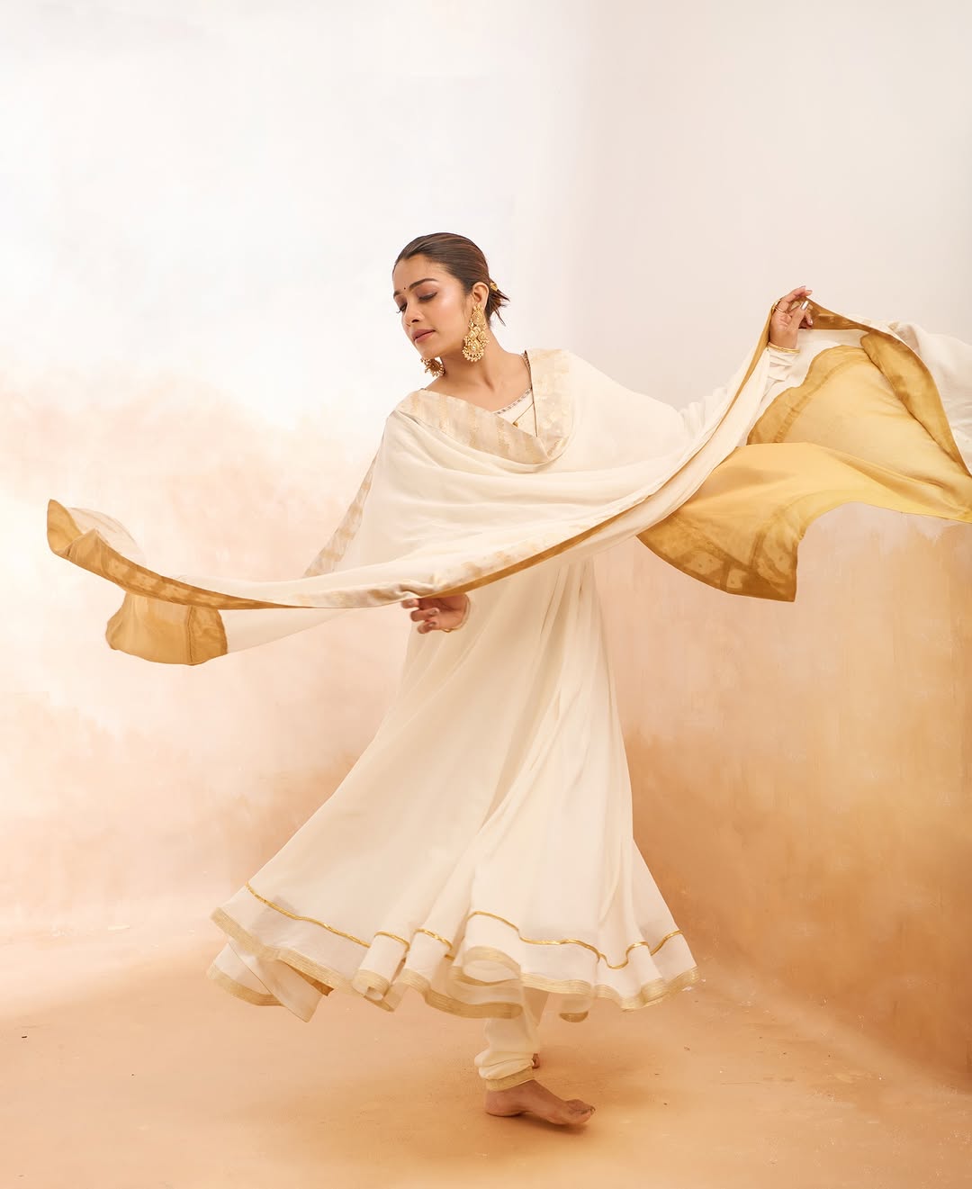 Bigg Boss Malayalam Fame Dilsha Prasannan’s Top Ethnic Fashion Moments ...