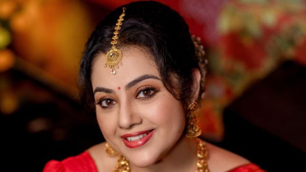 Meena Turns 49: 7 Lesser-Known Facts About the South Indian Eye Beauty ...