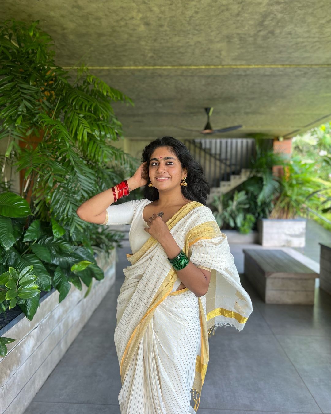 Nimisha Sajayan’s Saree Styles Are A Perfect Blend Of Tradition & Glam ...