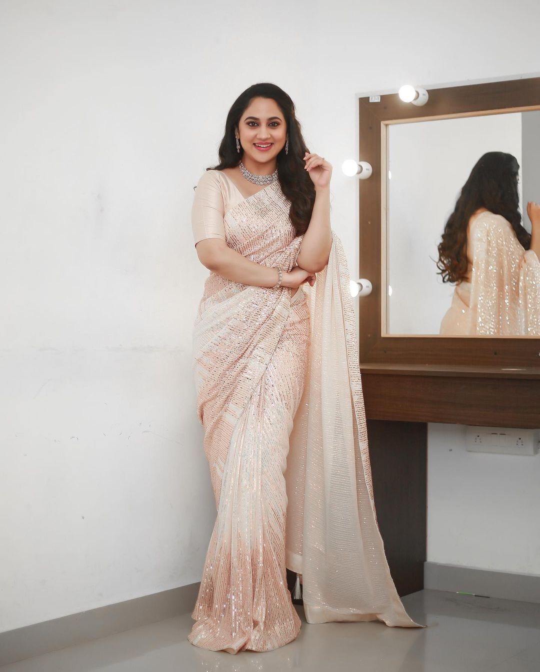 Unveiling Miya George’s Most Elegant Saree Styles| Top Elegant Saree ...