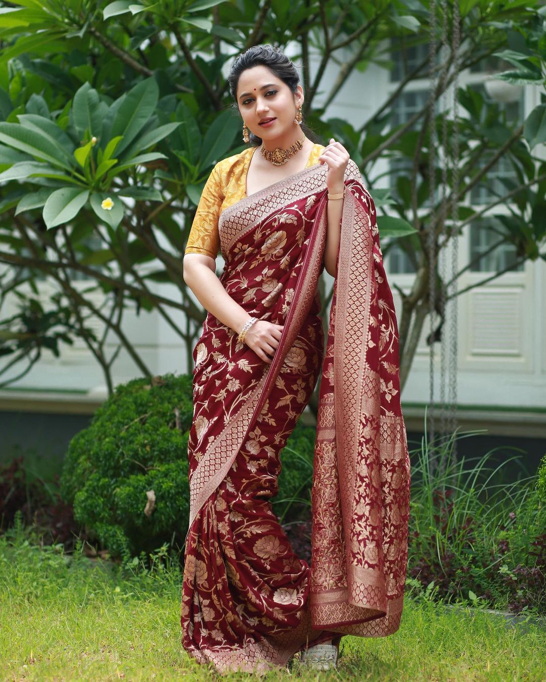 Unveiling Miya George’s Most Elegant Saree Styles| Top Elegant Saree ...