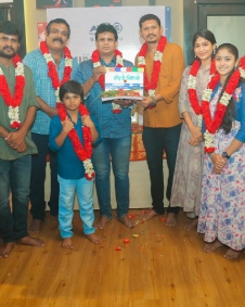 மிடில் கிளாஸ் ரசிகர் புகைப்படங்கள் | Middle Class Fan Photos | Middle ...