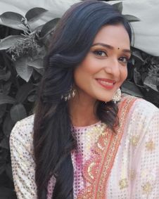 Aishwarya Khare - Photos, Videos, Birthday, Latest News, Height In Feet ...