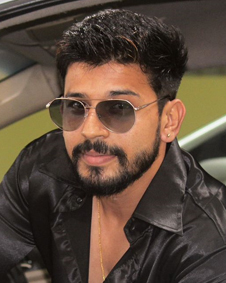 Akshay Nayak Biography | Akshay Nayak Girlfriend, Wife, Family & Net ...