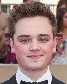 Dean-Charles Chapman Biography | Dean-Charles Chapman Girlfriend, Wife ...