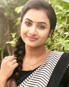 Janani Ashok Kumar Movies | Janani Ashok Kumar: Height, Age, Husband ...