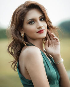 Nivaashiyni Krishnan (Nivashini) Movies | Nivaashiyni Krishnan ...