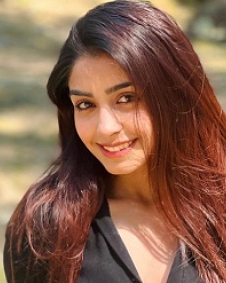 Twinkle Arora Biography | Twinkle Arora Boyfriend, Husband, Family ...