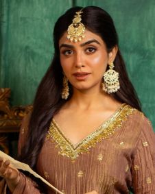 Twinkle Arora - Photos, Videos, Birthday, Latest News, Height In Feet ...