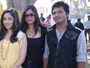 ಬೆಳ್ಳಿತೆರೆಗೆ ಶಾಸಕ ವರ್ತೂರು ಪ್ರಕಾಶ್ ಪುತ್ರರತ್ನ | Kannada Film Biscuit ...