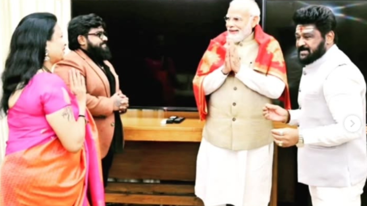 ಪತ್ನಿಗೆ 58ನೇ ಹುಟ್ಟುಹಬ್ಬ.. ಪತ್ನಿಯೊಂದಿಗೆ ಪ್ರಧಾನಿ ಮೋದಿ ಜೊತೆಗಿರುವ ಫೋಟೊ ಹಾಕಿ ...