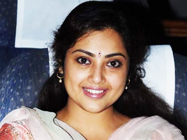 Meena as Mammootty's mother in Balyakalasakhi - Malayalam Filmibeat