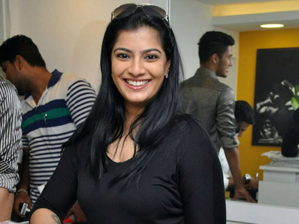 Varalaxmi joins Jayaram in 'Aakasha Mittayee' - Malayalam Filmibeat