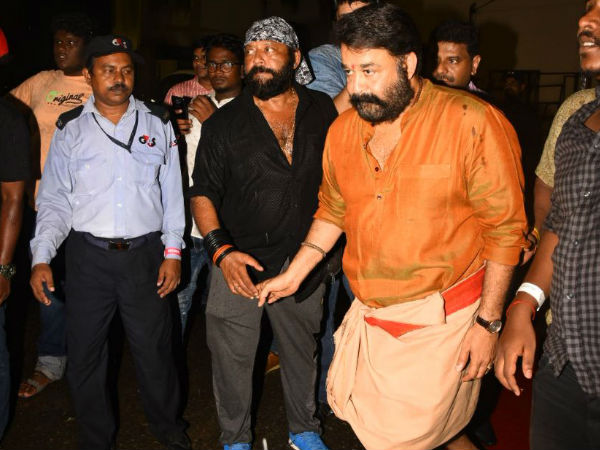 Mohanlal gets standing ovation from Rajinikanth - Malayalam Filmibeat