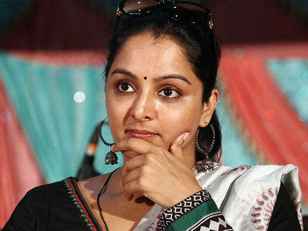 Manju Warrier cried after watched Suraj's performance. - Malayalam Filmibeat