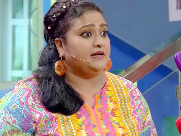 Badai Bungalow fame Praseetha Menon is basically a lawyer - Malayalam ...