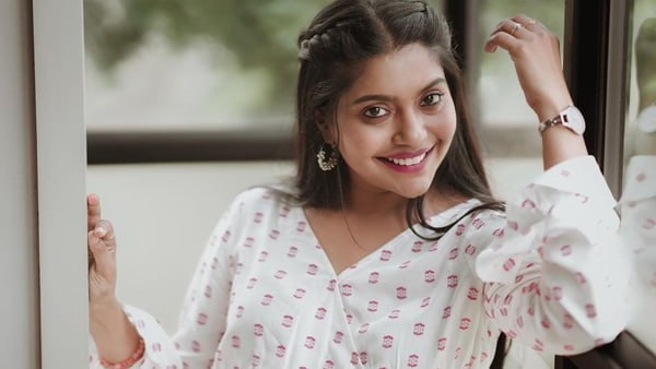 Actress Sruthy Jayan Opens Up About Her Viral Liplock Scene From Corona Dhawan - Malayalam Filmibeat