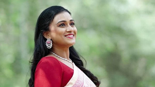 Varada Opens Up About Gossips Of Her Having An Affair And Owing A Flat Worth Crores - Malayalam ...