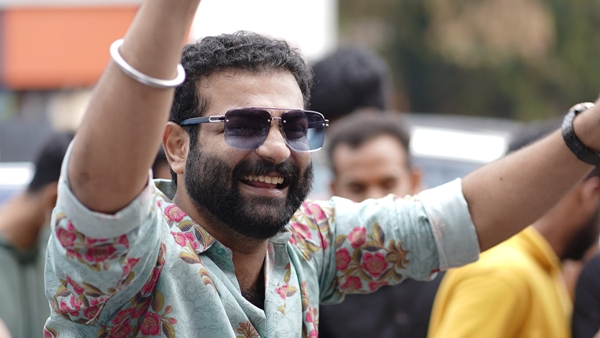 ഫ്രോഡുകളെക്കൊണ്ടുള്ള കഷ്ടം, ചതിക്കപ്പെട്ടു; സിനിമ ഉപേക്ഷിക്കുകയാണെന്ന് കിച്ചു ടെല്ലസ്‌; Actor ...