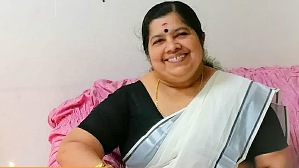 ഞാന്‍ പാടിയതിന്റെ ക്രെഡിറ്റ് പ്രമുഖ ഗായികമാര്‍ക്കാണ്! പണ്ടേ അങ്ങനെയാണ് ...