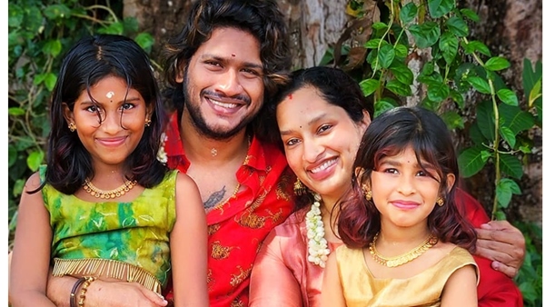 അവളുടെ അമ്മ വേലയും കൂലിയും ഇല്ലാത്തവന് കെട്ടിച്ച് കൊടുക്കില്ലെന്ന് ...