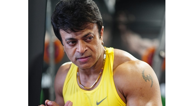 തൊട്ടടുത്ത് കസേരയിട്ട് ഇരിക്കാന്‍ പോലും അനുവദിക്കാത്ത സൂപ്പര് ...