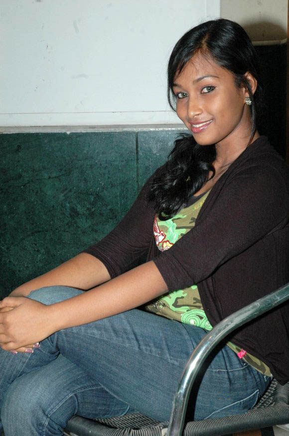 Swati Photos | Swati Latest HD Pics |Swati New Images - Filmibeat