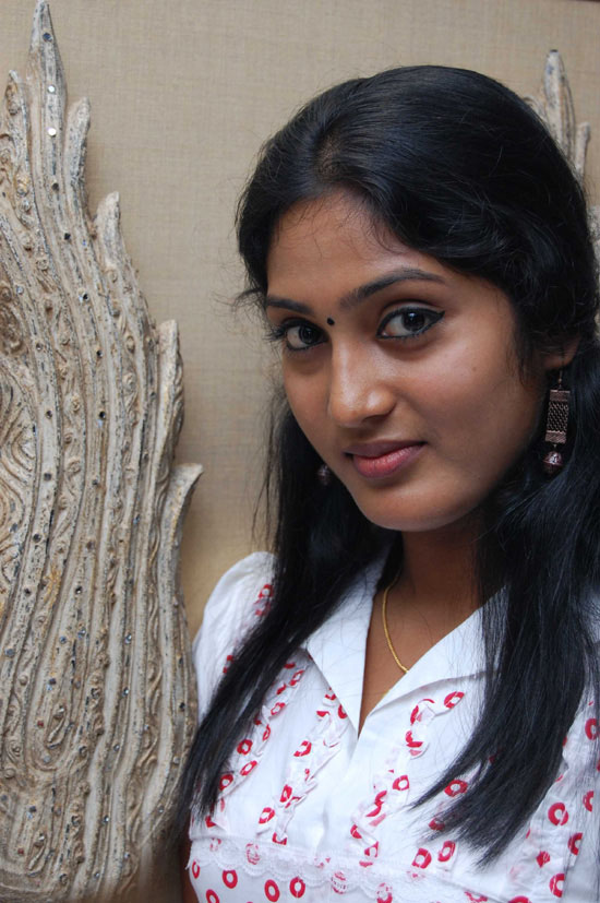 Sanuja Photos | Sanuja Latest HD Pics |Sanuja New Images - Filmibeat