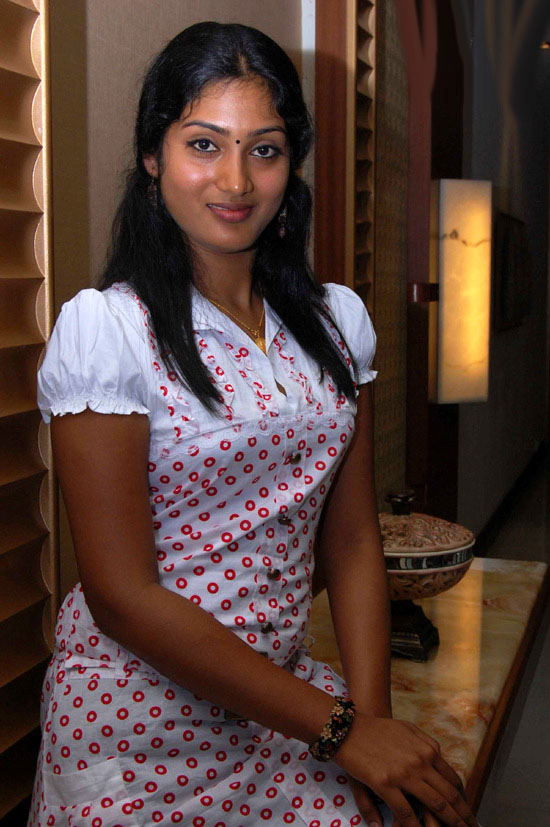 Sanuja Photos | Sanuja Latest HD Pics |Sanuja New Images - Filmibeat