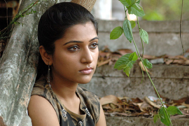 Nethra Photos: Find Latest HD Images, Pictures, Stills & Pics - Filmibeat