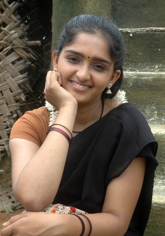 Thanusha Photos: Find Latest HD Images, Pictures, Stills & Pics - Filmibeat