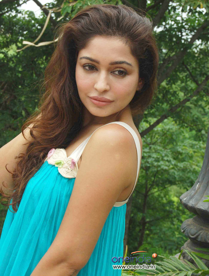 Tarina Patel Photos: Find Latest HD Images, Pictures, Stills & Pics ...