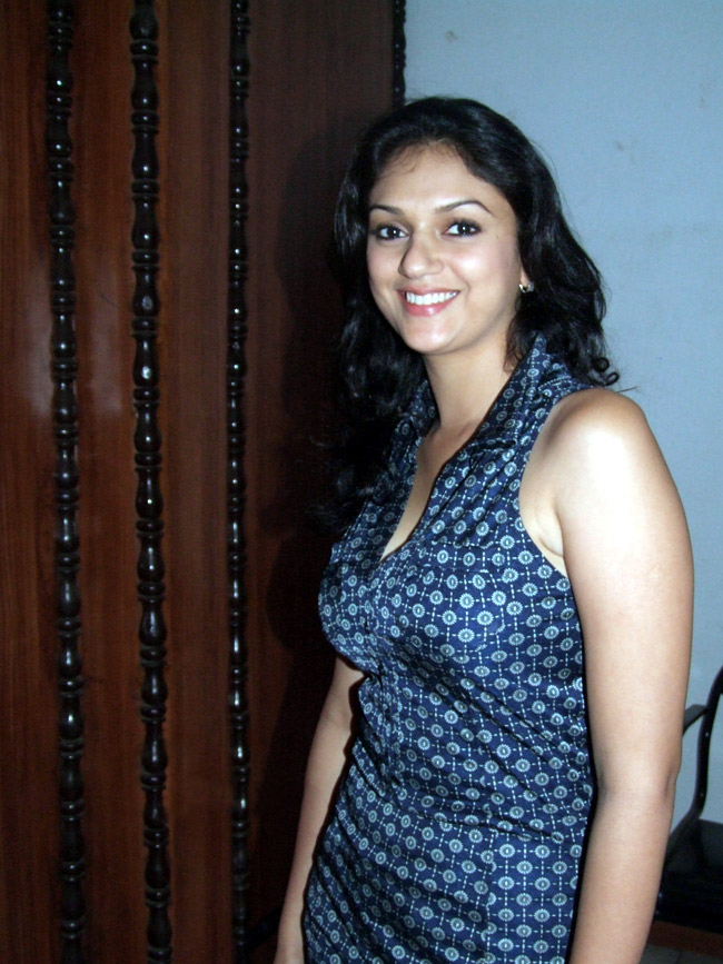 Adhithi Photos: Find Latest HD Images, Pictures, Stills & Pics - Filmibeat