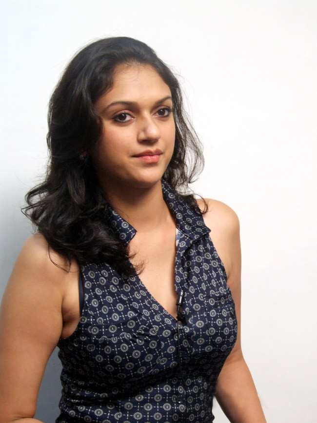 Adhithi Photos: Find Latest HD Images, Pictures, Stills & Pics - Filmibeat