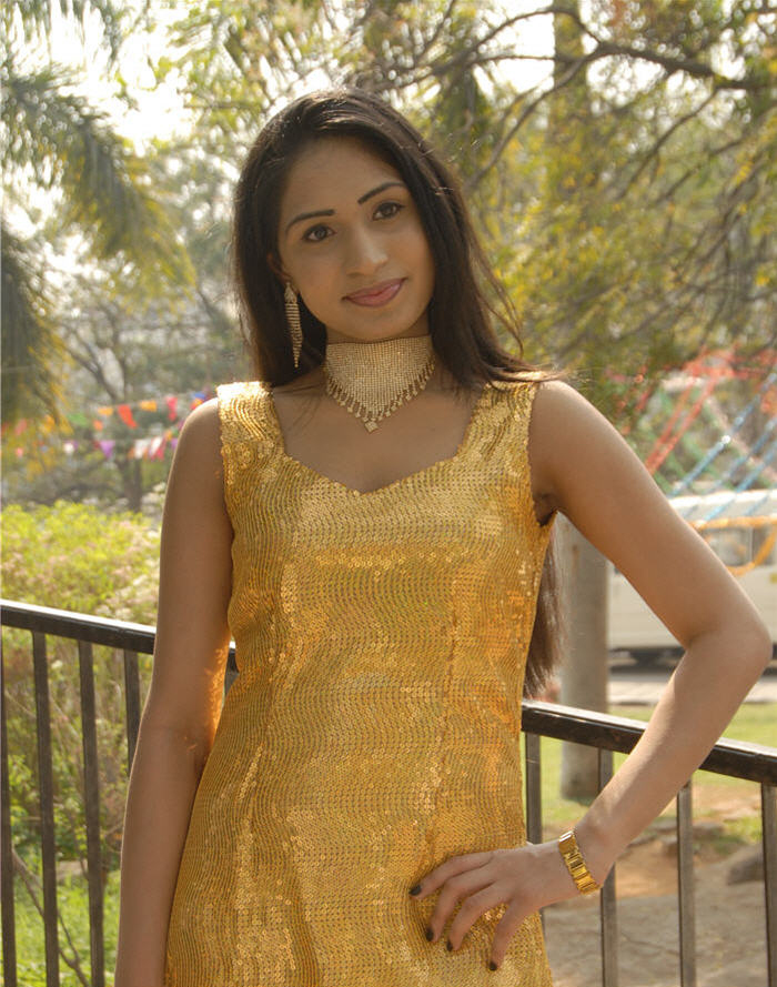 Nisha Photos | Nisha Latest HD Pics |Nisha New Images - Filmibeat