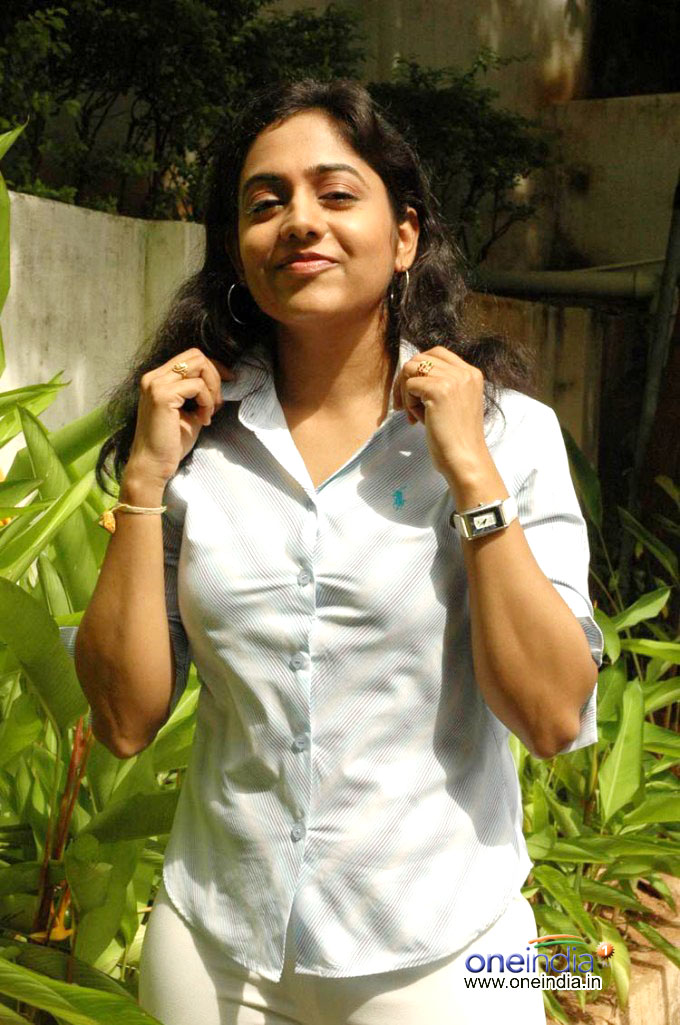 Lahari Photos | Lahari Latest HD Pics |Lahari New Images - Filmibeat