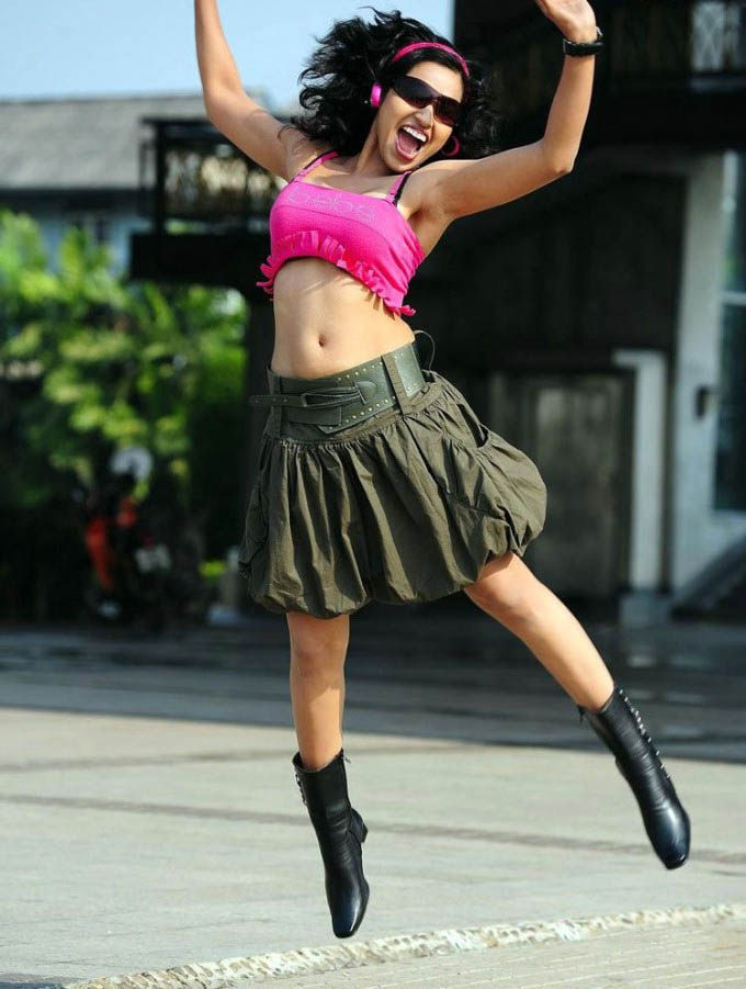 Teertha Photos | Teertha Latest HD Pics |Teertha New Images - Filmibeat