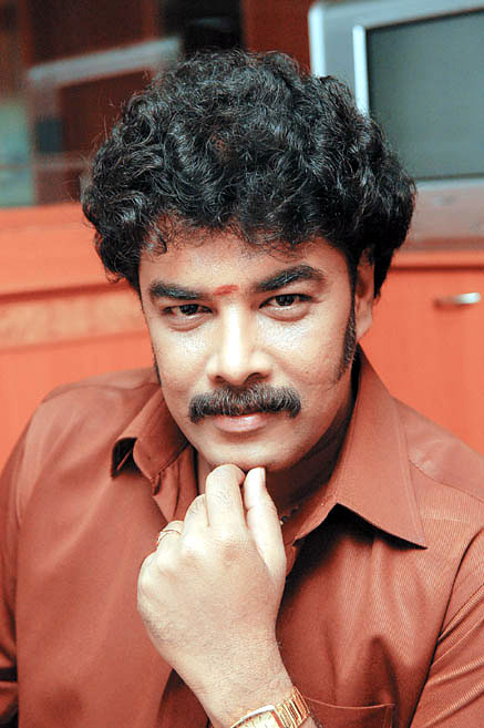 Sundar C Photos | Sundar C Latest HD Pics |Sundar C New Images - Filmibeat
