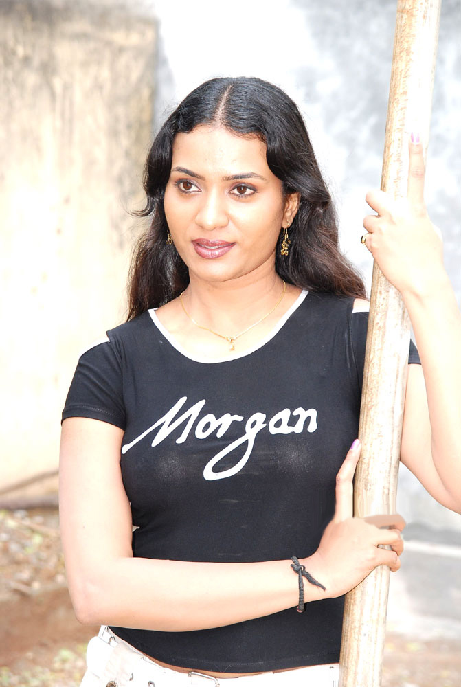 Sakhi Photos: Find Latest HD Images, Pictures, Stills & Pics - Filmibeat
