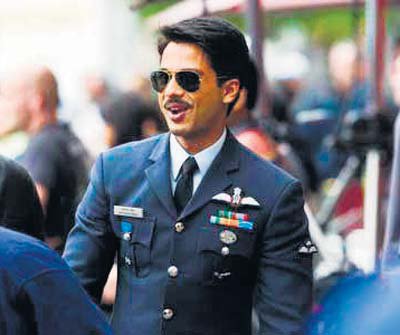 Mausam Movie Poster & Photos | Mausam Movie Location Pics | Mausam ...