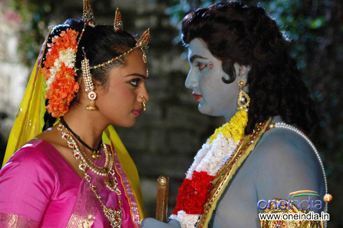 Kireetam Movie Poster & Photos | Kireetam Movie Location Pics ...