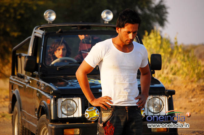 Soch Lo Bollywood Movie: Pooja, Shooting Stills, Location Photos ...