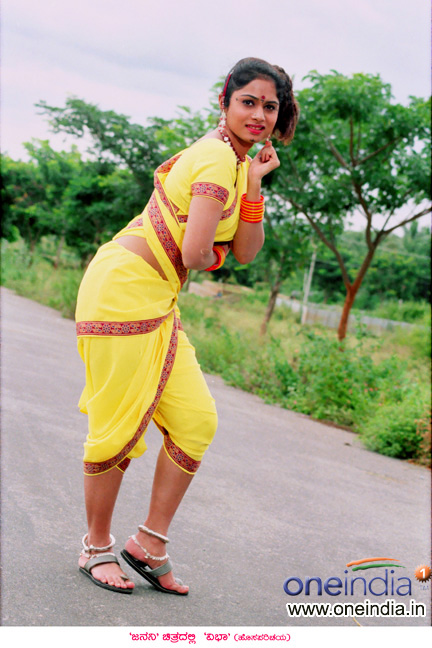 Janani Movie Poster & Photos | Janani Movie Location Pics | Janani ...