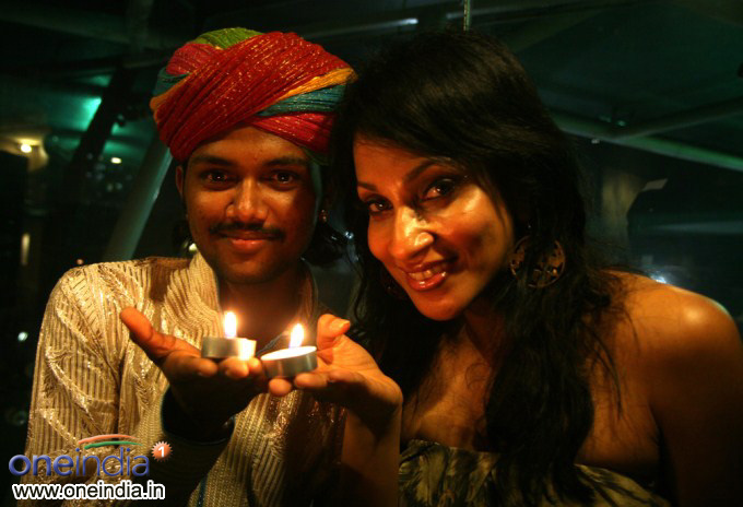 Chandi Perera Celebrates Diwali - Filmibeat