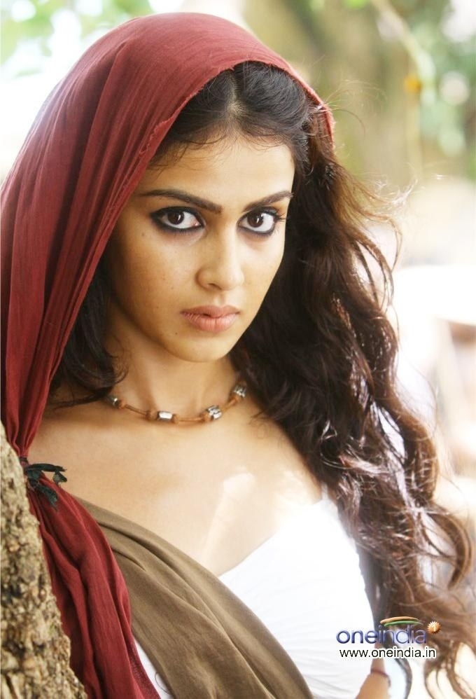 Urumi Movie Poster & Photos | Urumi Movie Location Pics | Urumi Telugu ...