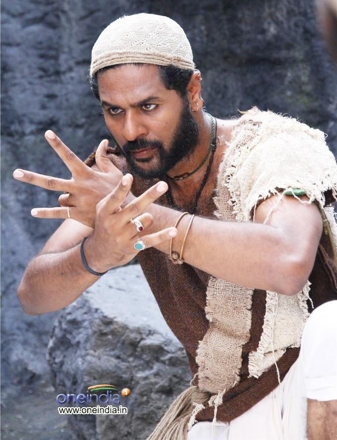 Urumi Movie Poster & Photos | Urumi Movie Location Pics | Urumi Telugu ...