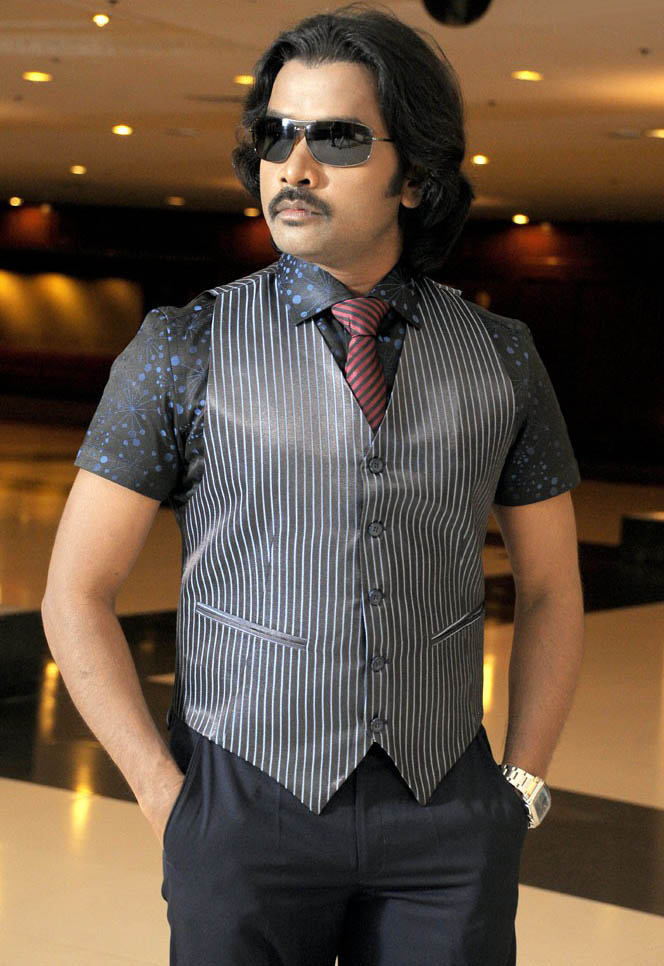 Uyarthiru 420 Movie Poster & Photos | Uyarthiru 420 Movie Location Pics | Uyarthiru 420 Tamil ...