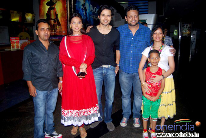 Deswa Movie Premiere - Filmibeat