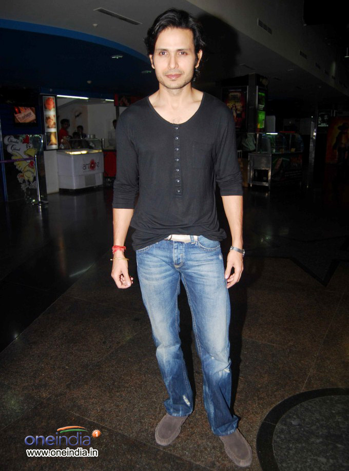 Deswa Movie Premiere - Filmibeat