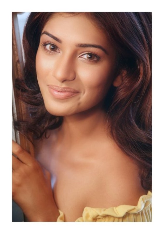 Oo La La La Movie Poster & Photos | Oo La La La Movie Location Pics ...